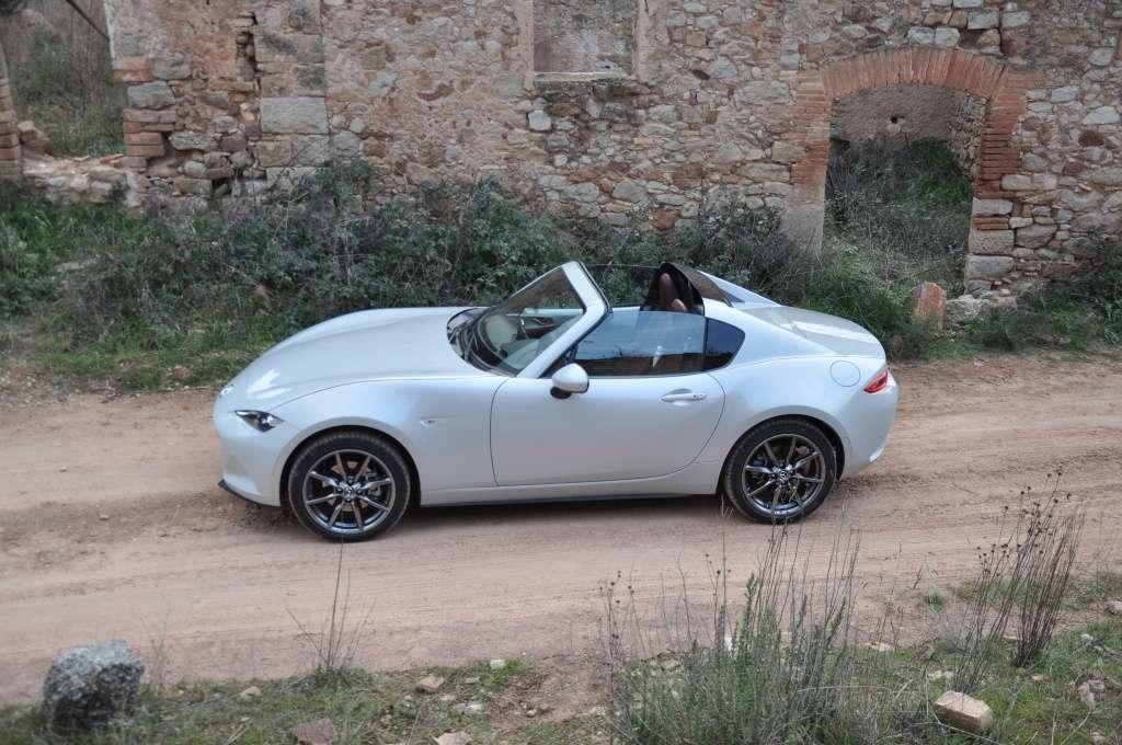 Mazda MX-5 RF – Trochę cabrio, trochę coupe • AutoCentrum.pl