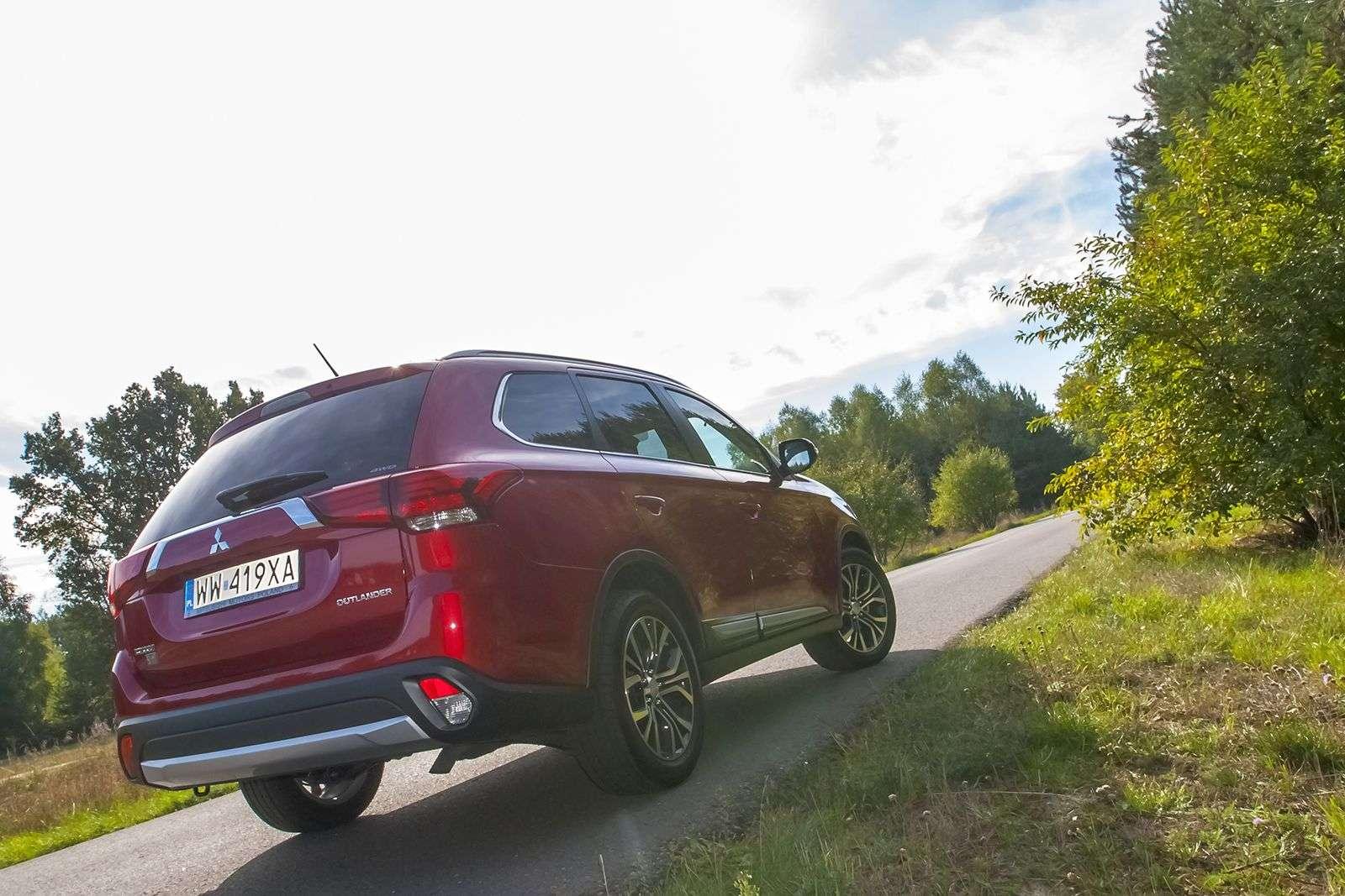 Mitsubishi Outlander - 100 razy "tak"? • AutoCentrum.pl