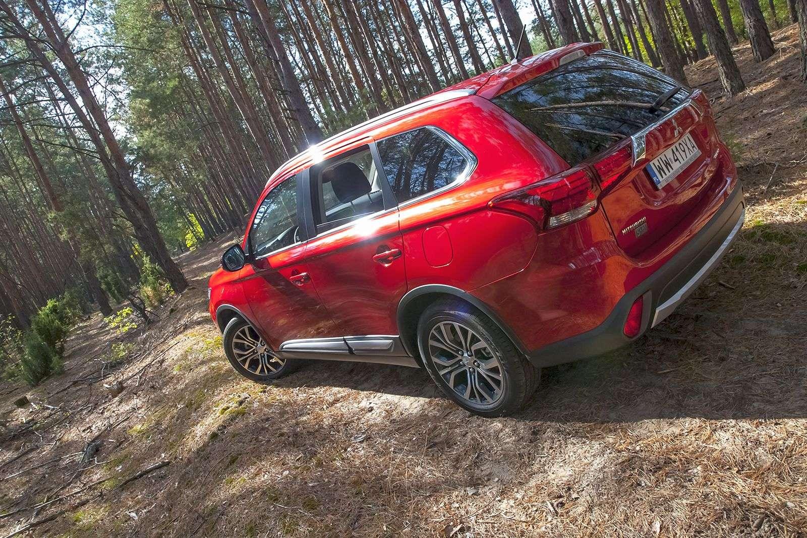Mitsubishi Outlander - 100 razy "tak"? • AutoCentrum.pl