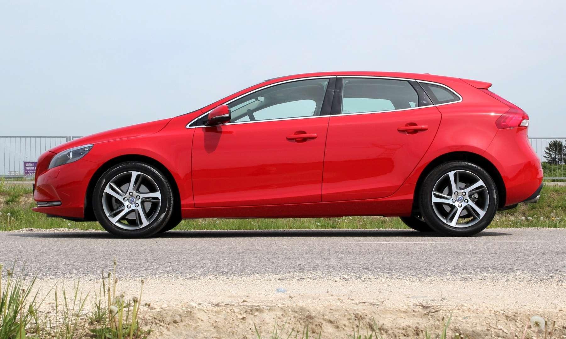 Volvo V40 T3 Momentum - zmiana warty • AutoCentrum.pl