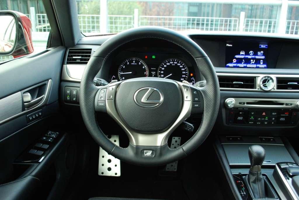 Lexus GS 250 - siła spokoju • AutoCentrum.pl