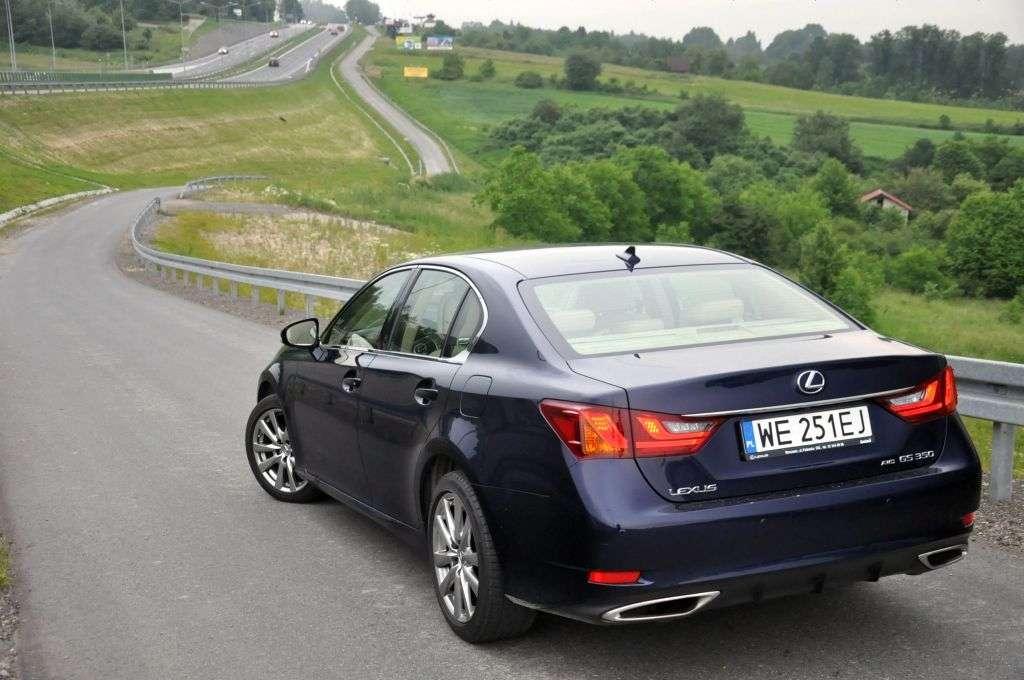 Lexus GS 350 AWD - sportowo-multimedialna elegancja • AutoCentrum.pl