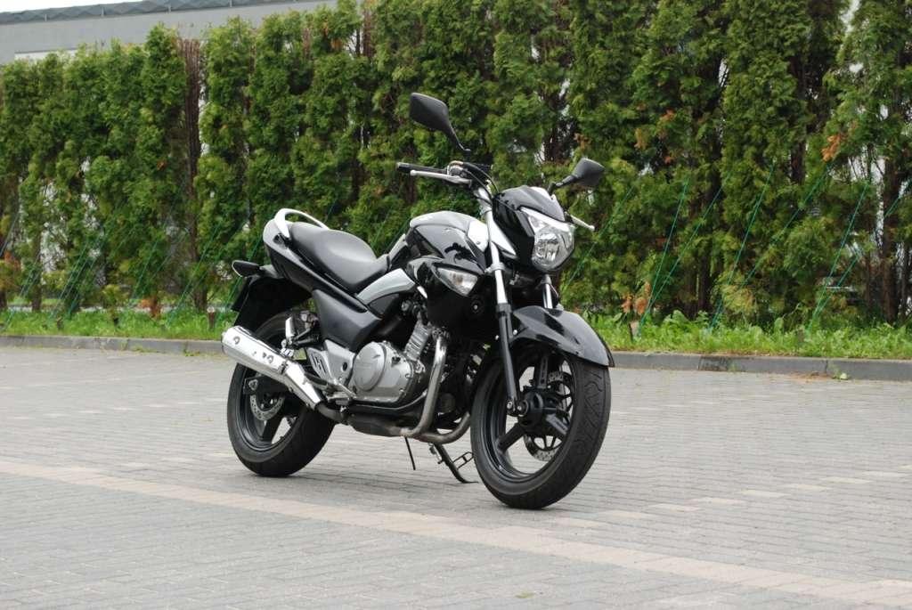 Suzuki GW250 Inazuma - słaba, a cieszy... • AutoCentrum.pl