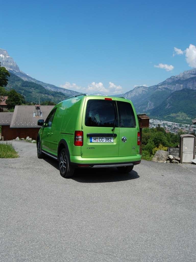 Volkswagen Cross Caddy - offroadowy dostawczak? • AutoCentrum.pl
