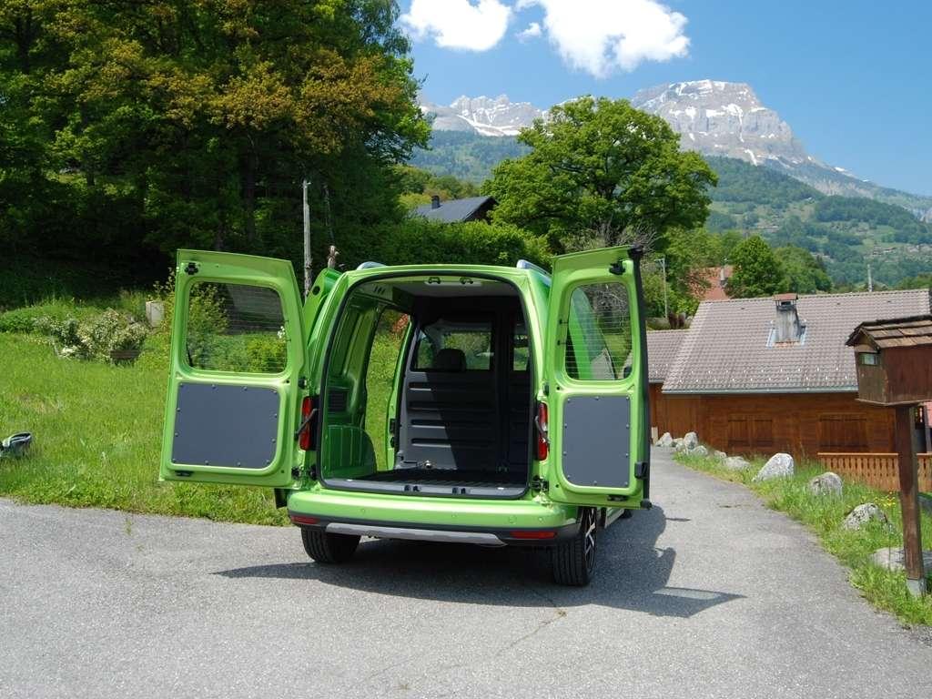 Volkswagen Cross Caddy - offroadowy dostawczak? • AutoCentrum.pl