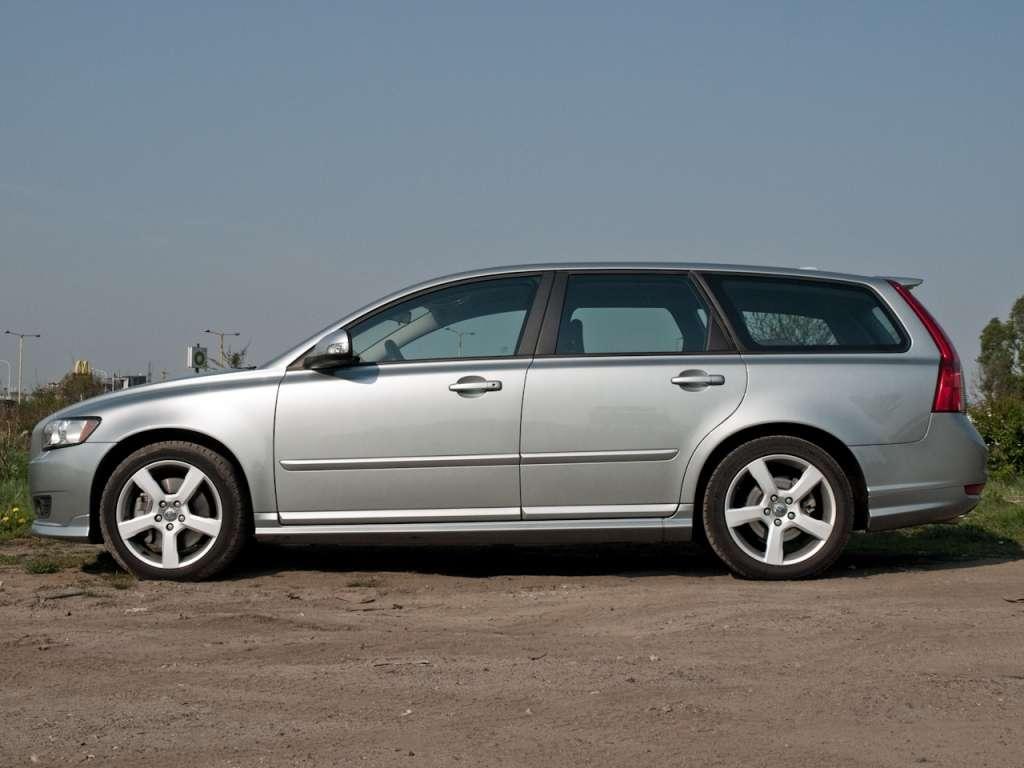 Baby kombi - Volvo V50 R-Design • AutoCentrum.pl
