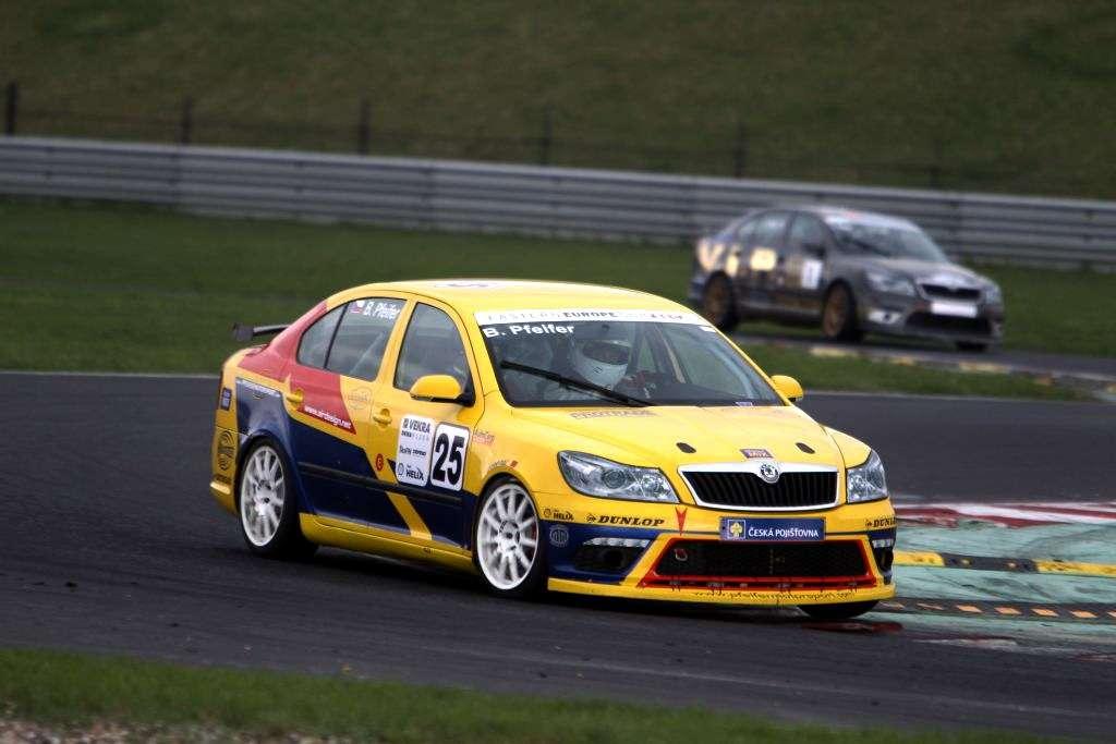 Skoda Octavia Cup - bestia w garniturze • AutoCentrum.pl