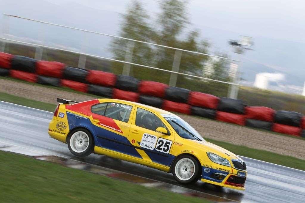 Skoda Octavia Cup - bestia w garniturze • AutoCentrum.pl