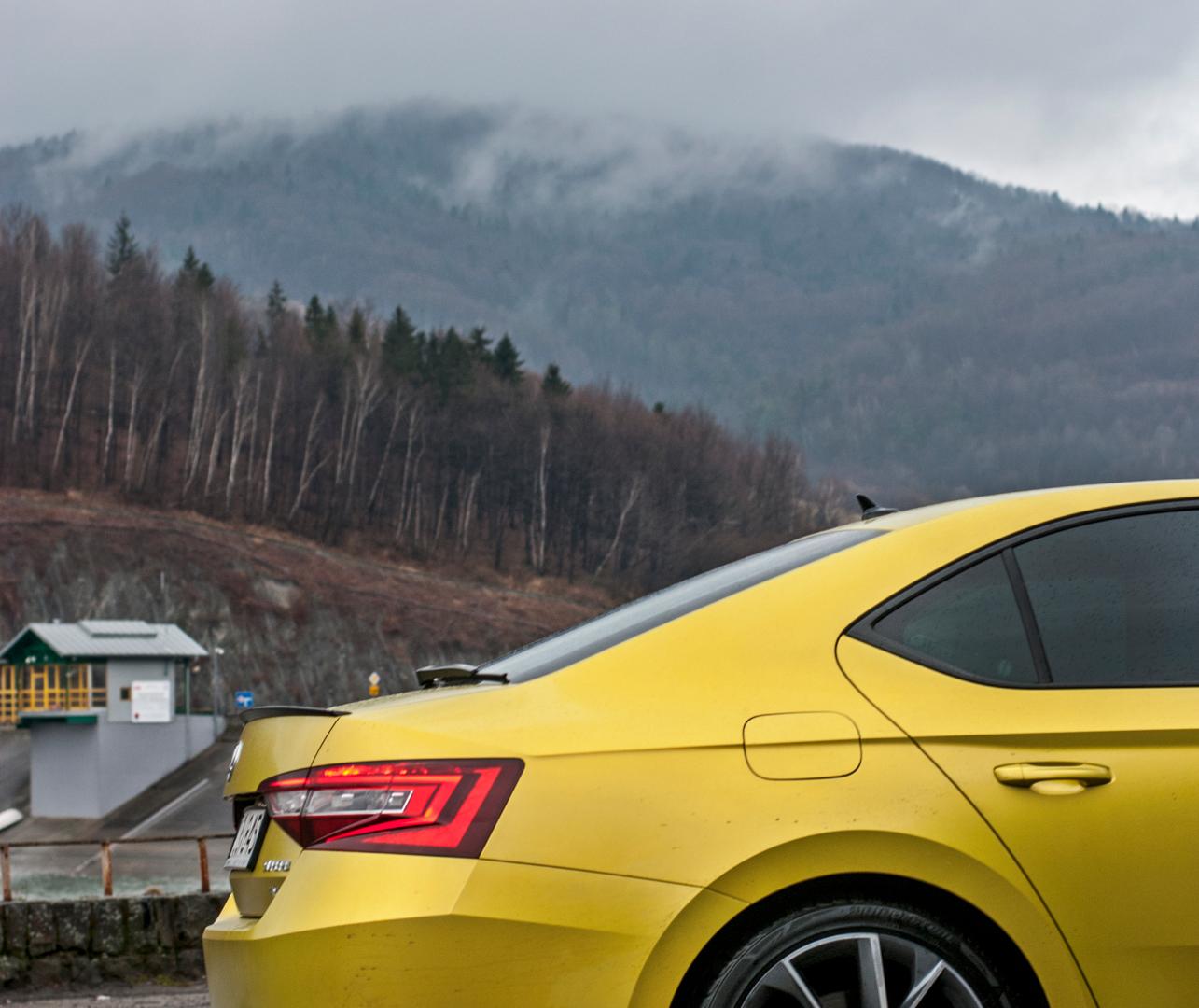 Skoda Superb 2.0 TSI - smok na zewnątrz i pod maską • AutoCentrum.pl