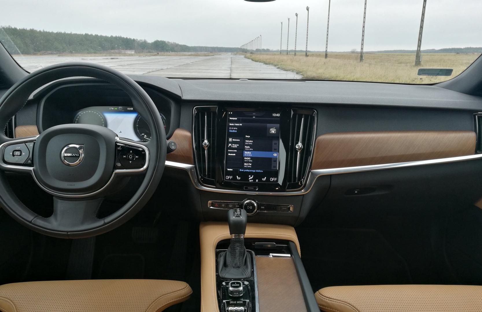 Volvo V90 D5 Inscription – atak z Północy • AutoCentrum.pl