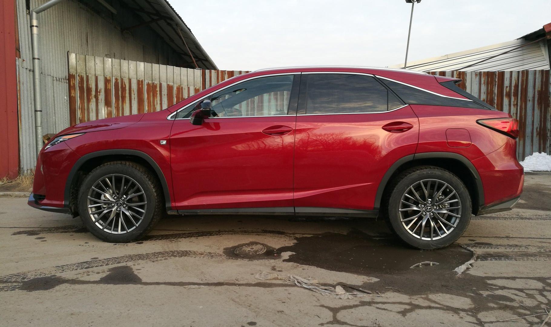 Lexus RX 200t – duży SUV w zatłoczonym mieście • AutoCentrum.pl