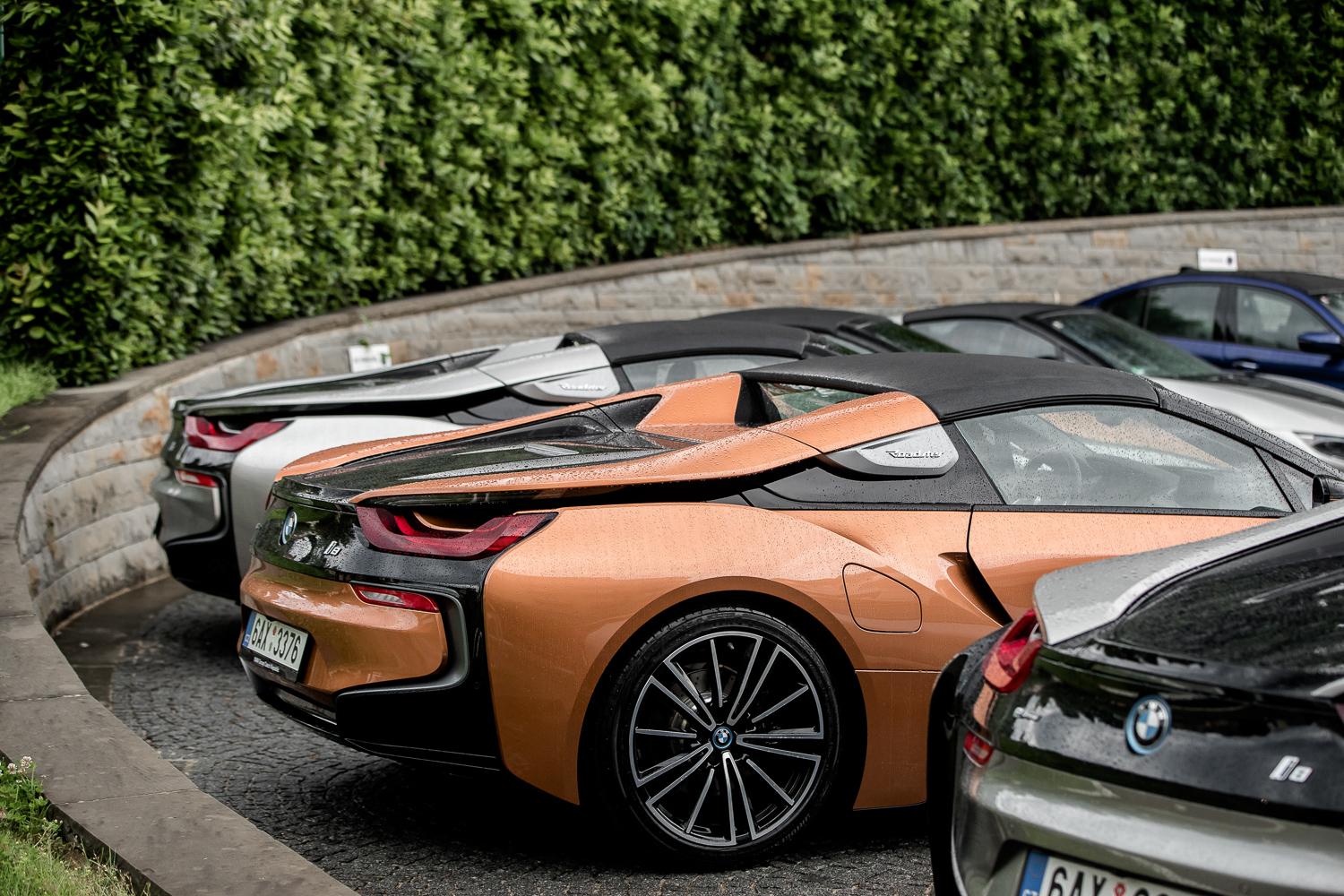 BMW i8 Roadster – supersamochód bez dachu i z trzema cylindrami ...