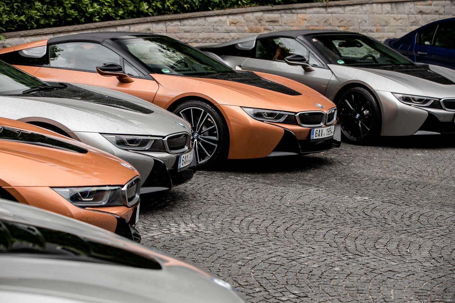 BMW i8 Roadster – supersamochód bez dachu i z trzema cylindrami ...