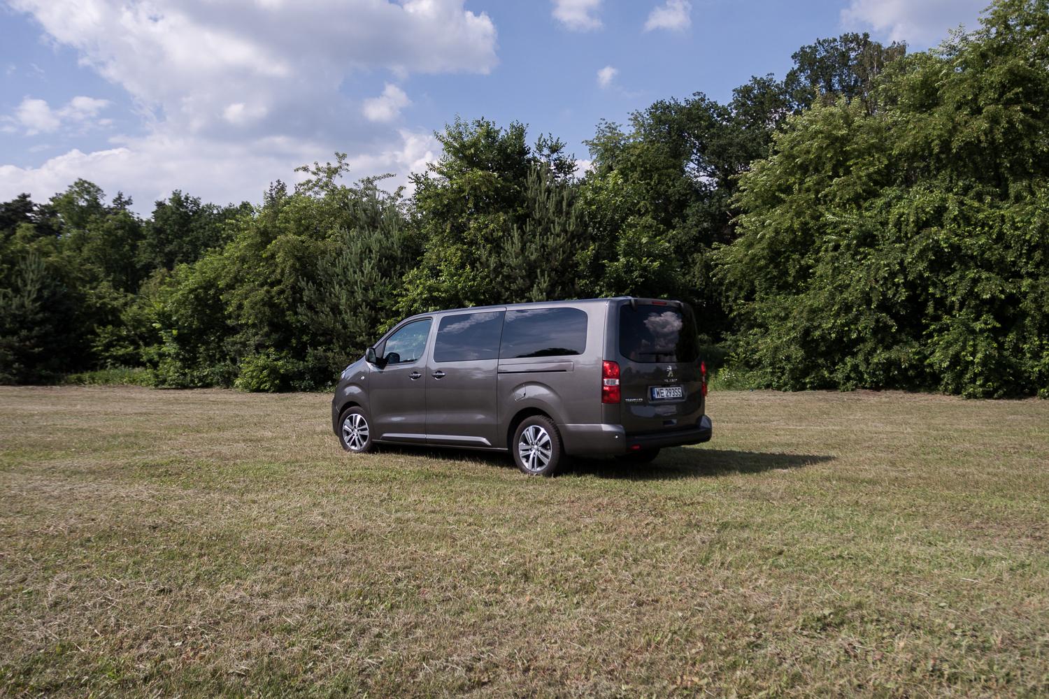 Rodzinny samochód dla VIP-ów – Peugeot Traveller Business VIP Long ...