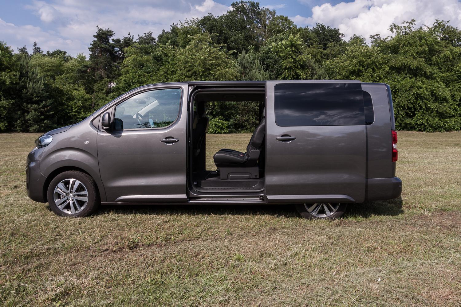 Rodzinny samochód dla VIP-ów – Peugeot Traveller Business VIP Long ...