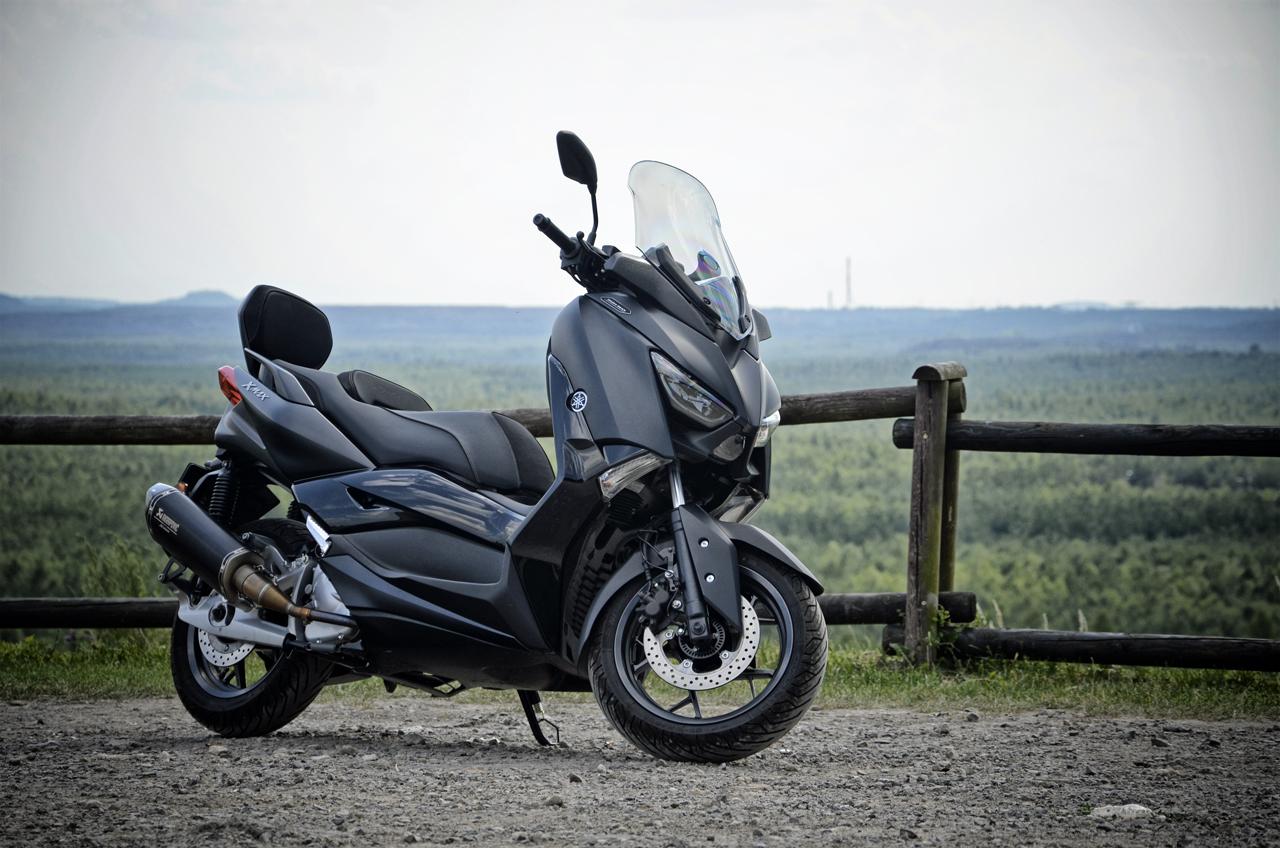 Yamaha XMAX IRON MAX – nie tylko po pizzę • AutoCentrum.pl