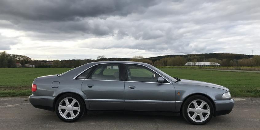 Audi S8 D2 – wręcz (nie)komfortowo • AutoCentrum.pl