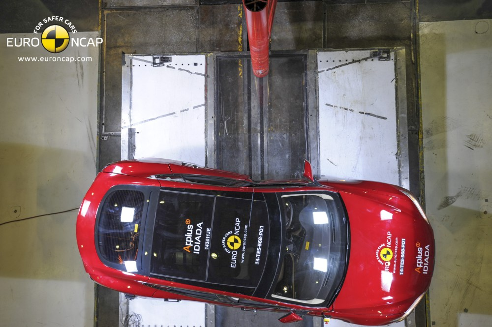 Test zderzeniowy Tesla Model S 85kWh electric drivetrain, LHD 2014 ...