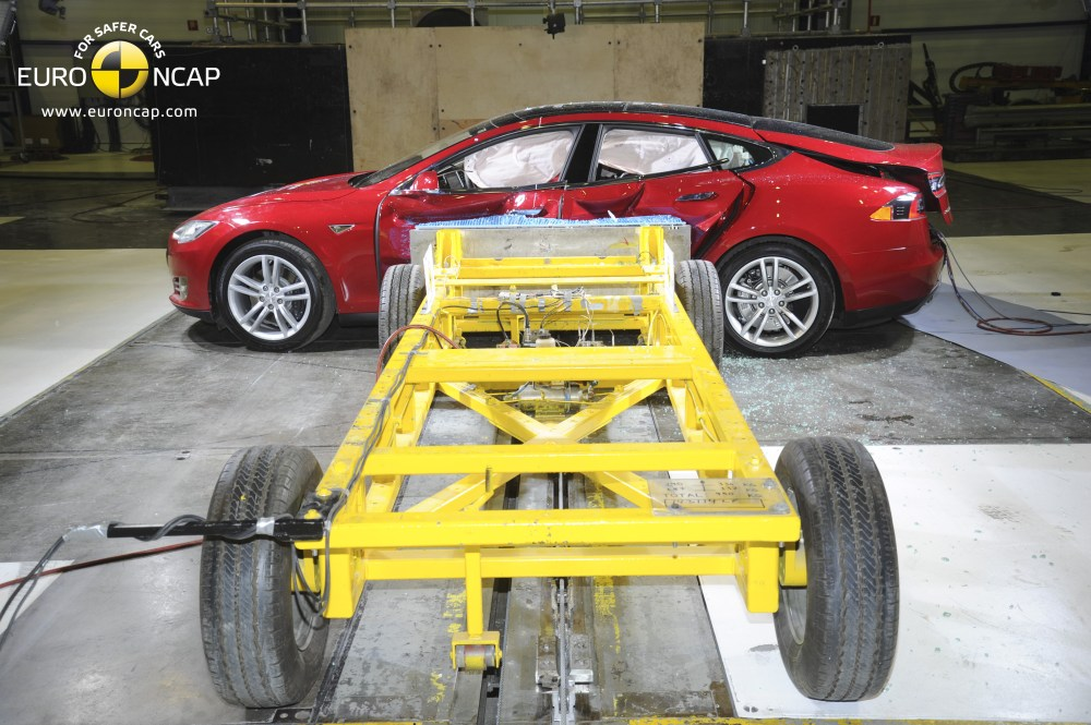 Test zderzeniowy Tesla Model S 85kWh electric drivetrain, LHD 2014 ...