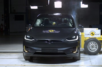 Test zderzeniowy Tesla Model X Long Range, LHD 2019 • AutoCentrum.pl