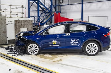 Test zderzeniowy Tesla Model X Long Range, LHD 2019 • AutoCentrum.pl