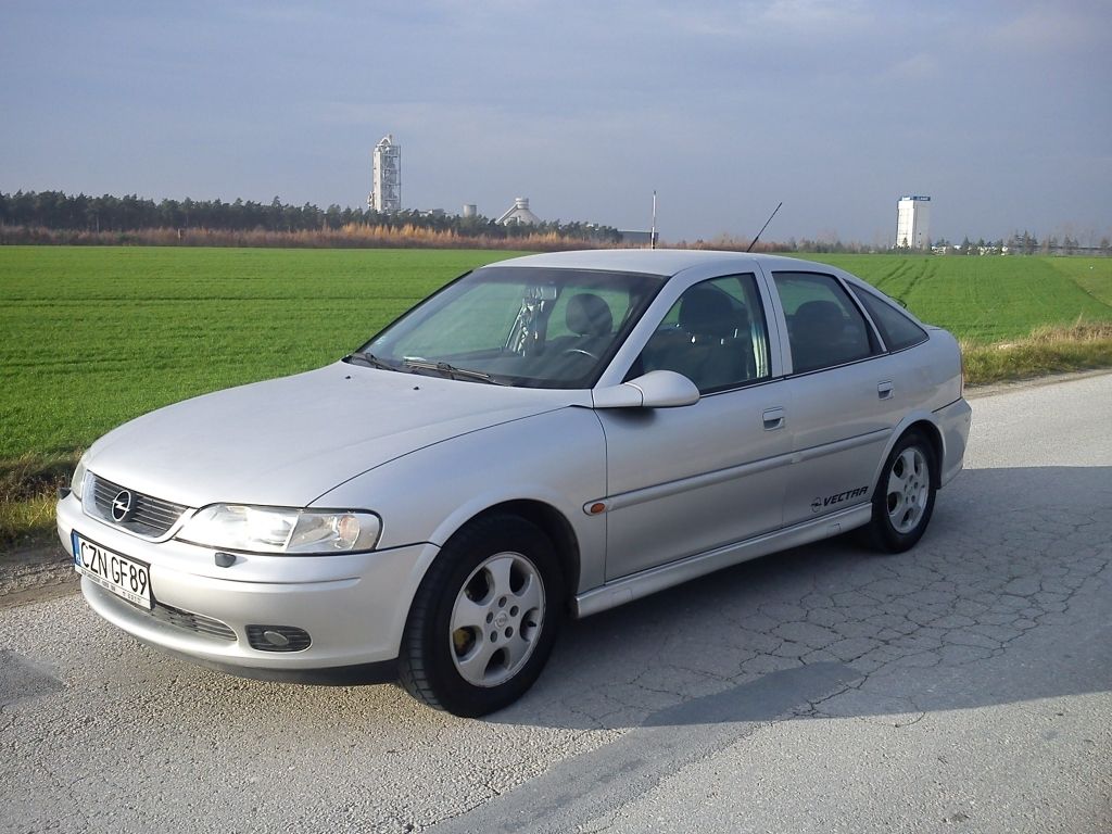 Opel Vectra B Hatchback - galeria społeczności - Galerie redakcyjne ...
