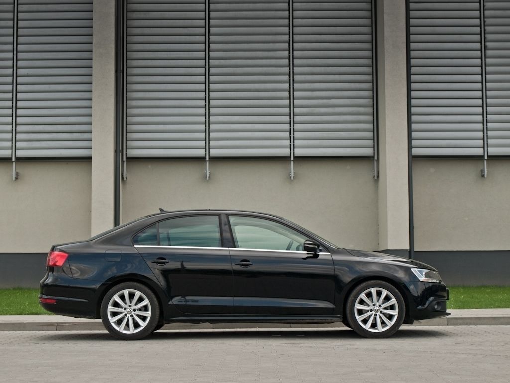 Volkswagen Jetta VI Sedan 2.0 TDI CR DPF 140KM - galeria redakcyjna ...