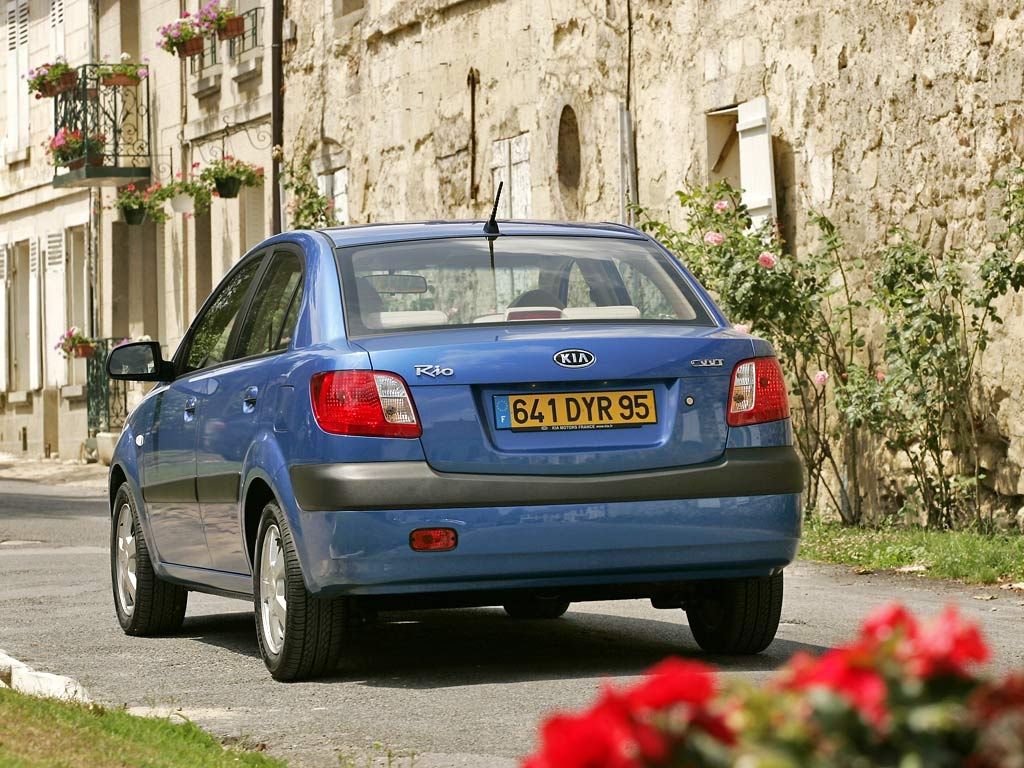Kia Rio 2005 - Galerie prasowe - Galeria • AutoCentrum.pl