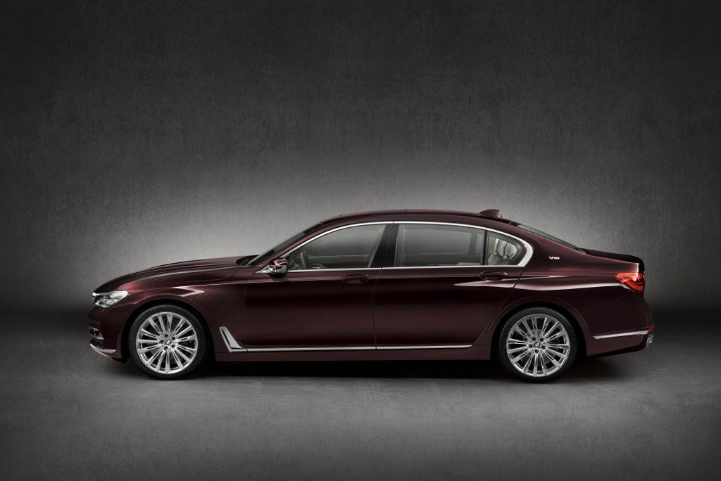 Topowa limuzyna BMW w topowej wersji M760Li xDrive • AutoCentrum.pl