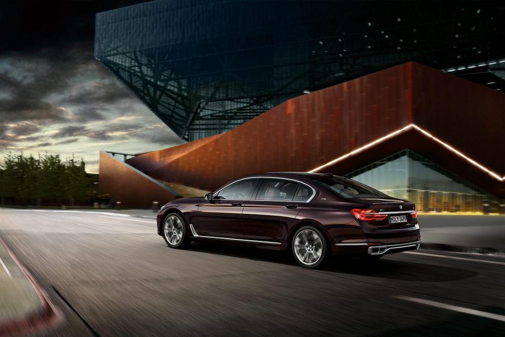 Topowa limuzyna BMW w topowej wersji M760Li xDrive • AutoCentrum.pl