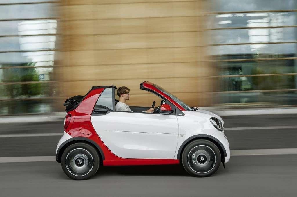 Nowy Smart Fortwo Cabrio - maluch bez dachu • AutoCentrum.pl