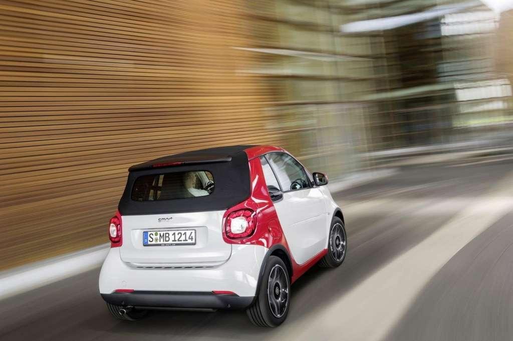 Nowy Smart Fortwo Cabrio - maluch bez dachu • AutoCentrum.pl