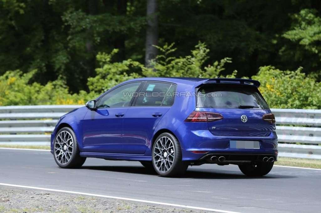 Volkswagen Golf R400 - nuklearny hot hatch • AutoCentrum.pl