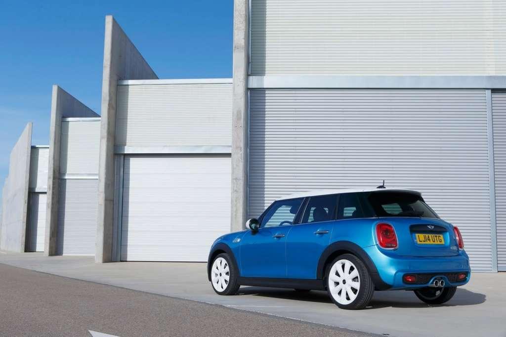 Nowy Mini Cooper 5d na pierwszych zdjęciach • AutoCentrum.pl