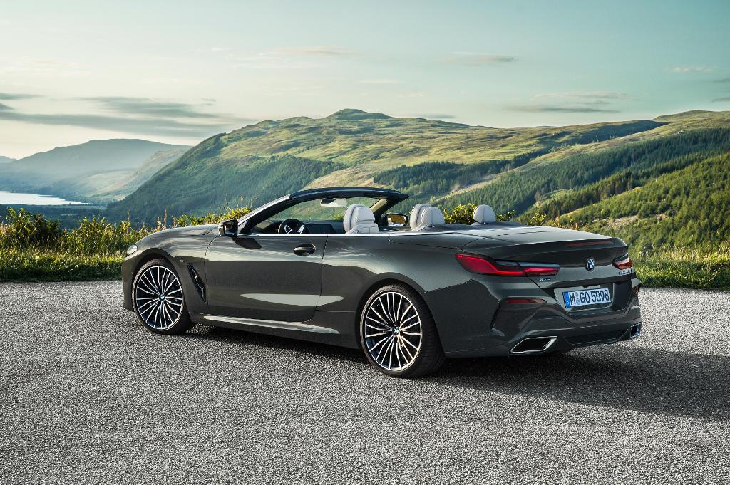 Flagowe BMW seria 8 także bez dachu • AutoCentrum.pl